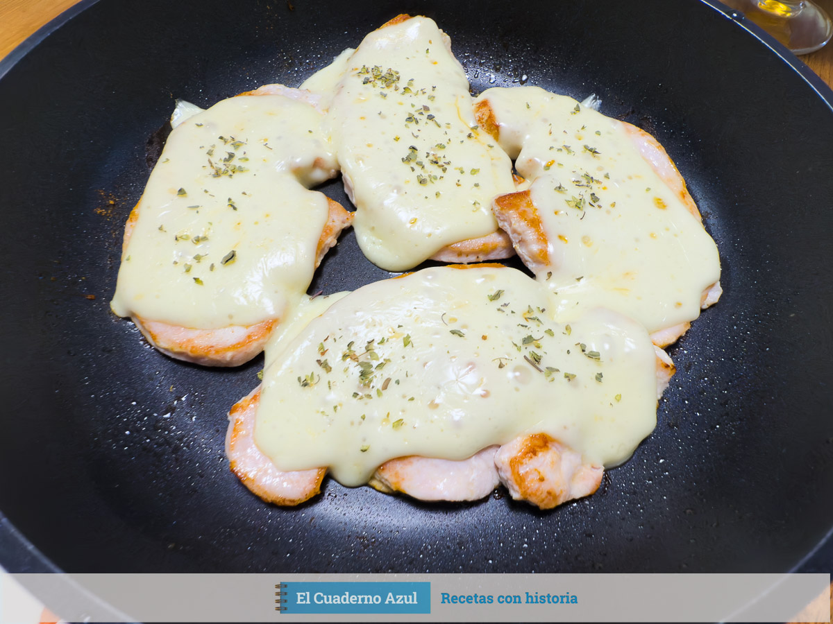 Pechugas de pollo fundidas al queso deliciosas | El Cuaderno Azul